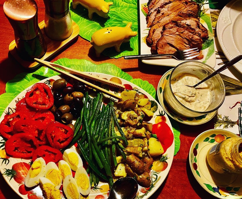 Food as Therapy, Therapy Through Food – Musing About Eating and Boozing